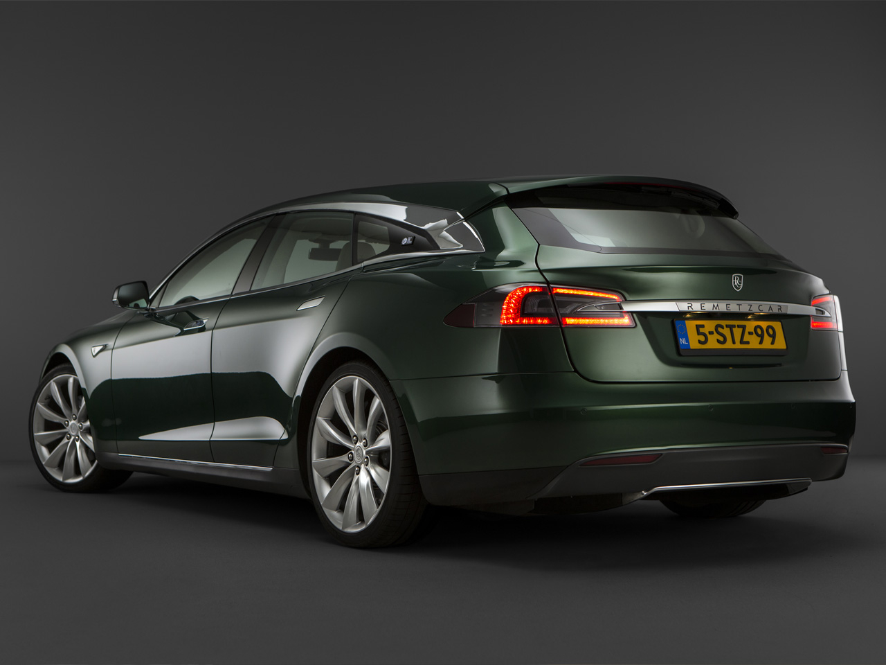 RemetzCar | Specialized in stretching luxury cars into limousines and ...